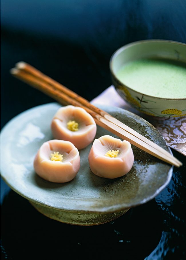 Chabana and wagashi - Flavio Gallozzi photographer Kitakata
